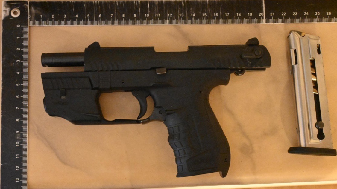 Schuss in Wohnung! Wiener trifft eigenes Bein