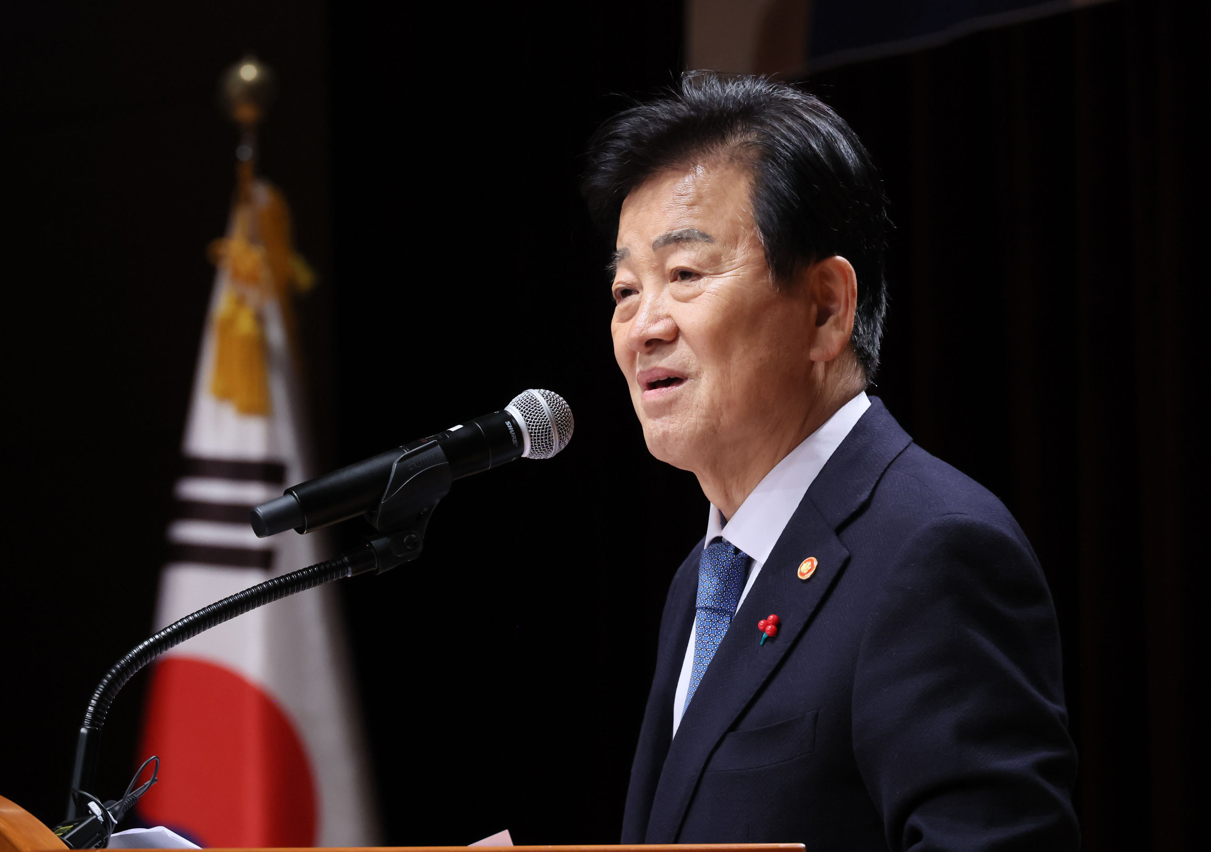 Unification minister ready to talk with North Korea anytime, anywhere