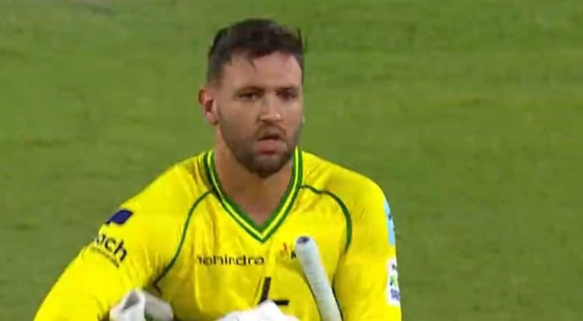 South Africa wicketkeeper repeats successful mid-game switch to bowling ...