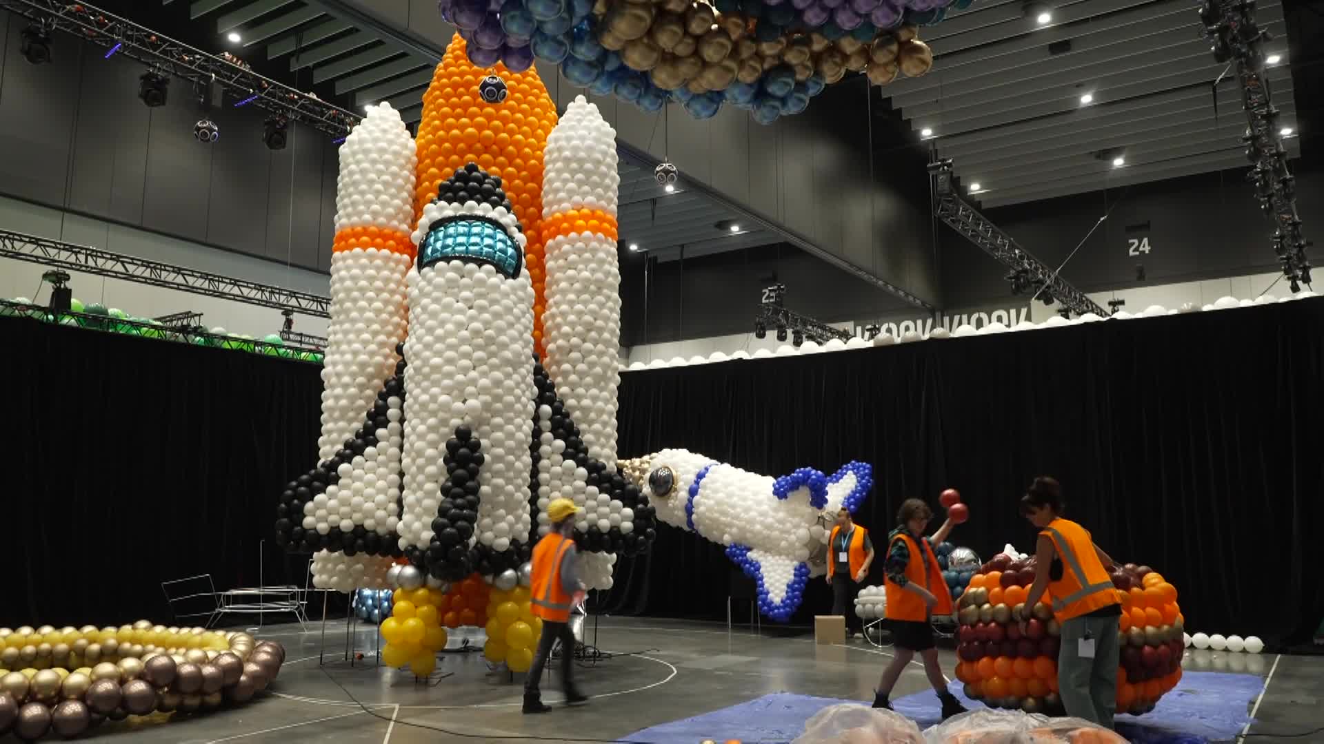 Art exhibition made of balloons travels from New York to Melbourne and ...
