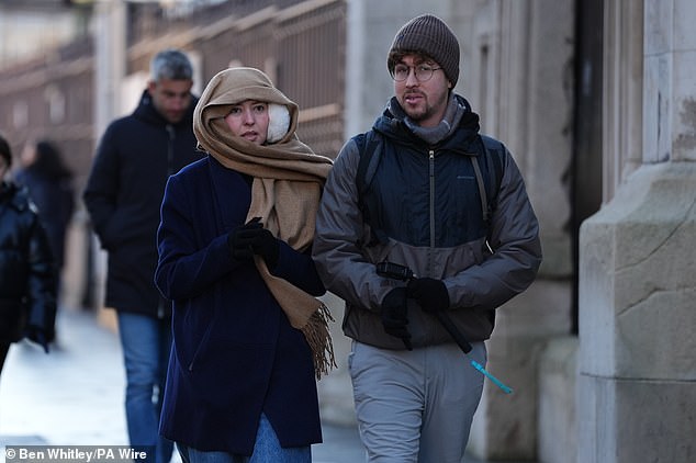 Snow hits Britain as Arctic freeze sends temperatures plummeting to ...