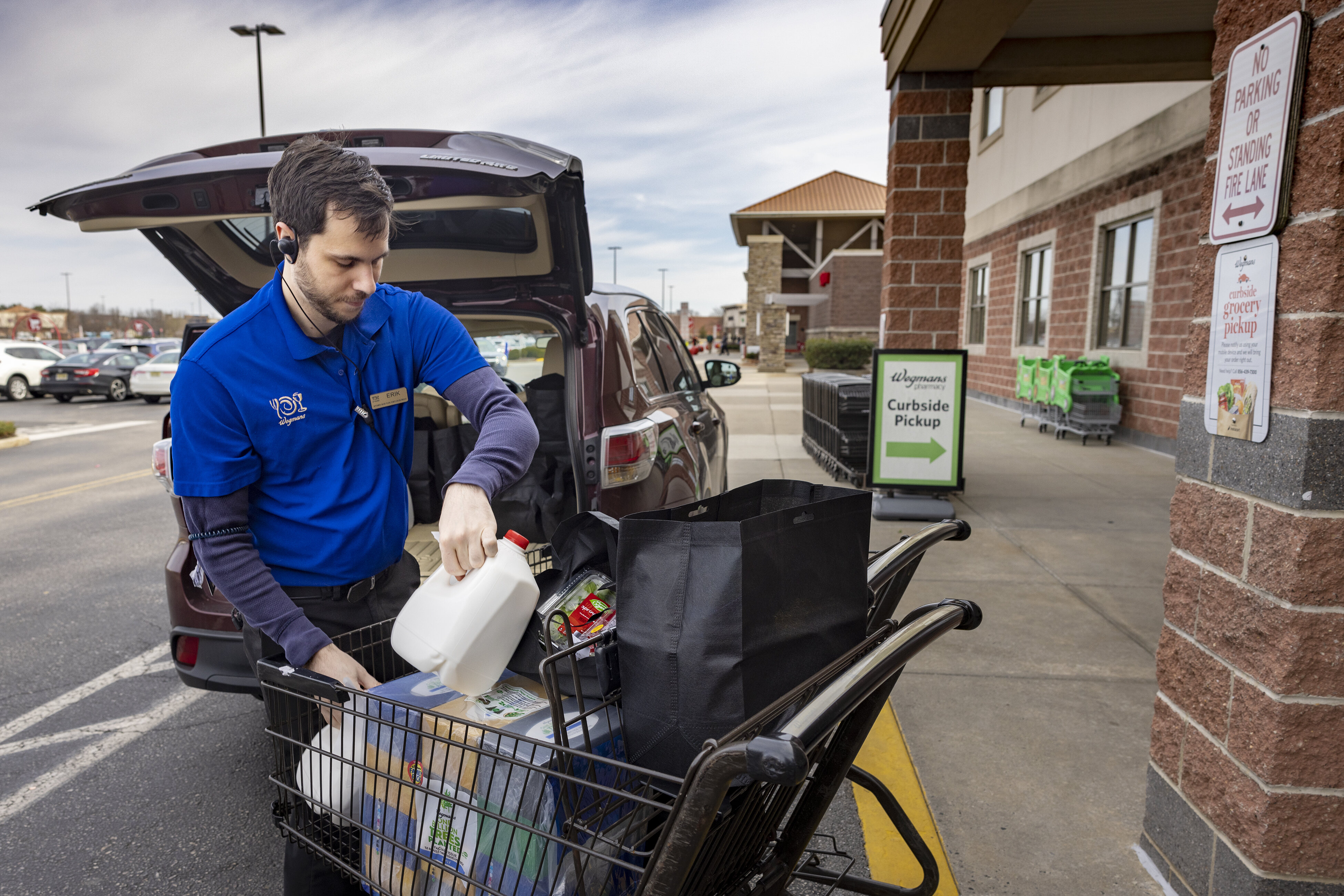 Which Philadelphia-area grocery stores offer the best prices and quality?