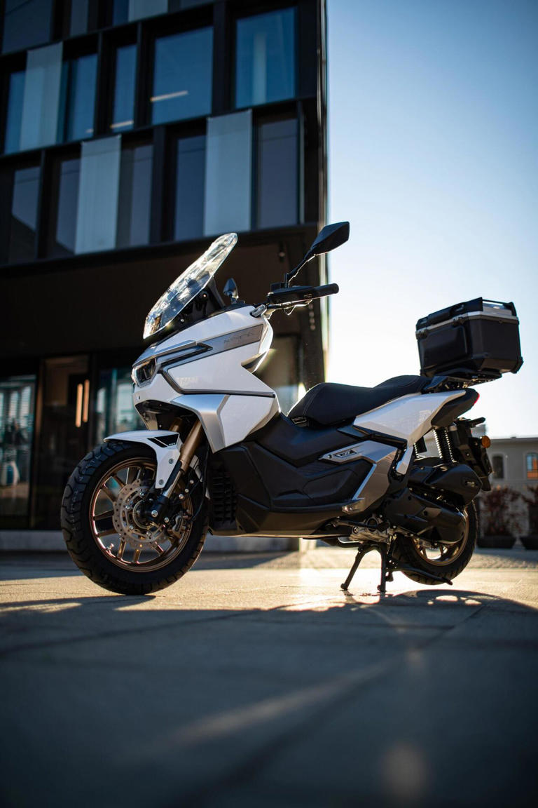 Phelon & Moore Panthette X: lo scooter che porta l’avventura su ruote ...
