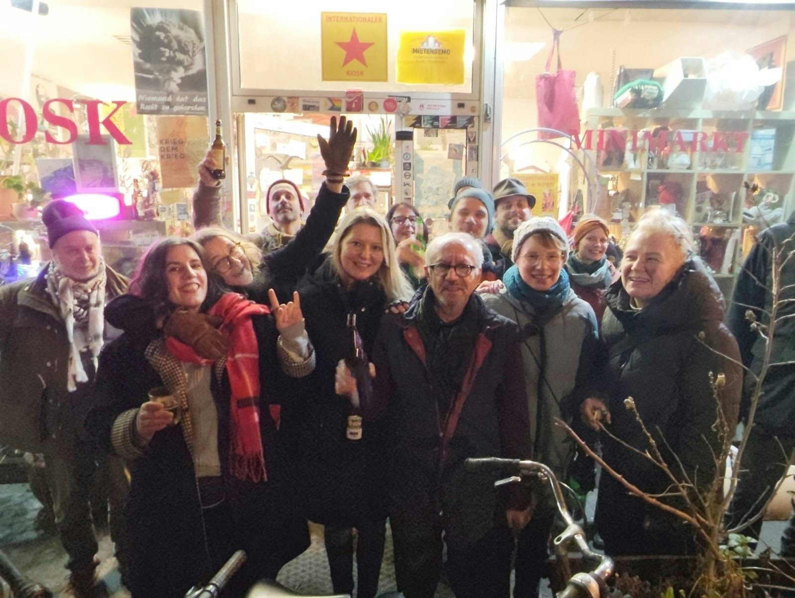 Kiosk-Besetzung in Köln: Betreiber Azad feiert und hat starke Botschaft