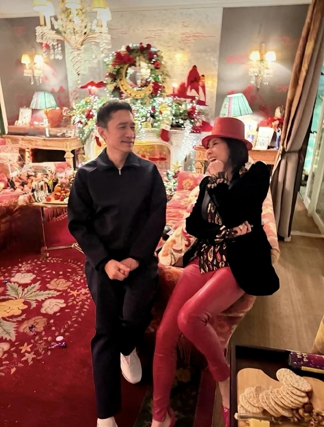 Lưu Gia Linh, Lương Triều Vỹ đón năm mới tại biệt thự 25 triệu USD