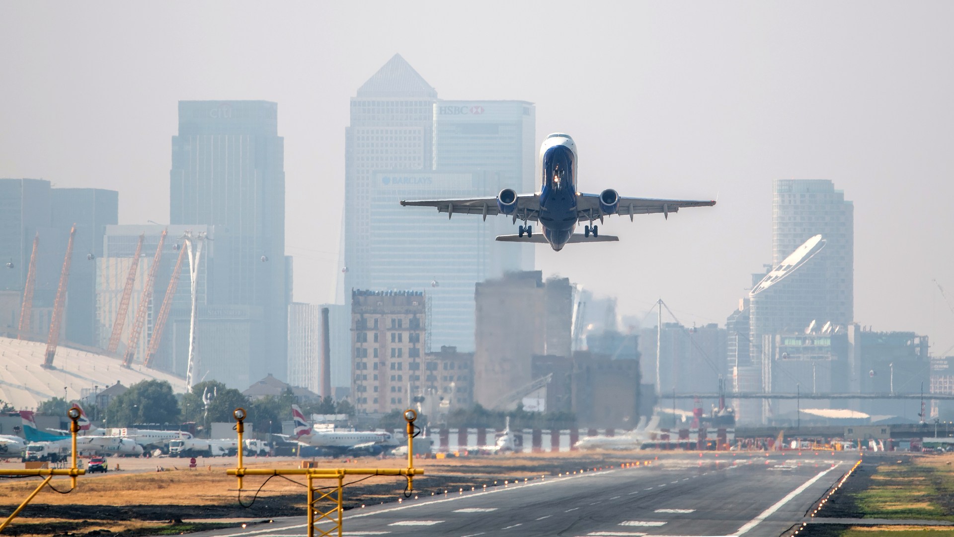 London City Airport imposes £8 drop-off charge