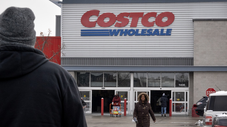 5 reasons to buy your electronics from Costco (instead of Amazon)