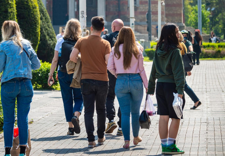 How far should you walk daily to get back in shape? Experts reveal the ...