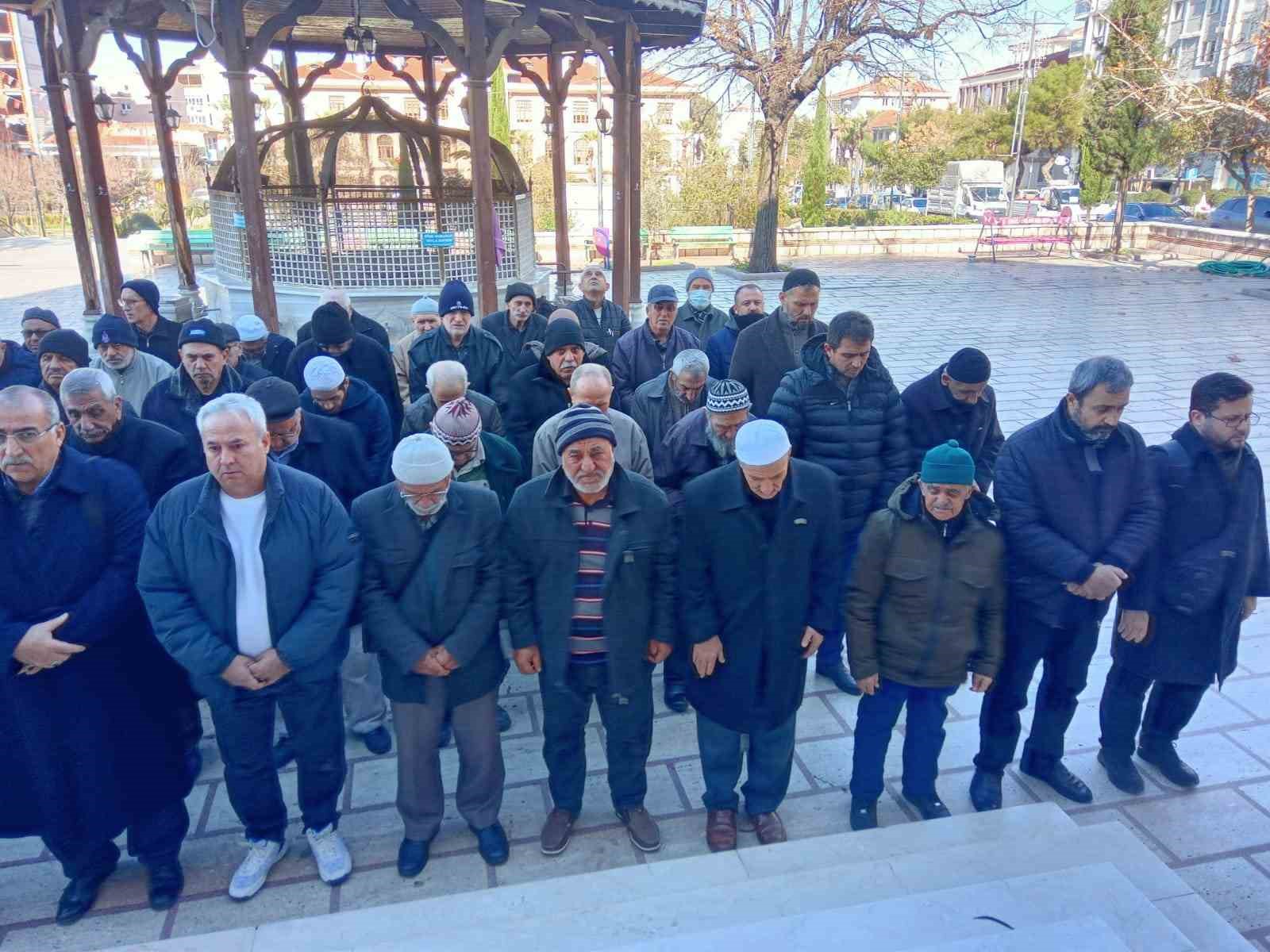 Manisa’da Filistin’de hayatını kaybedenler için gıyabi cenaze namazı ...