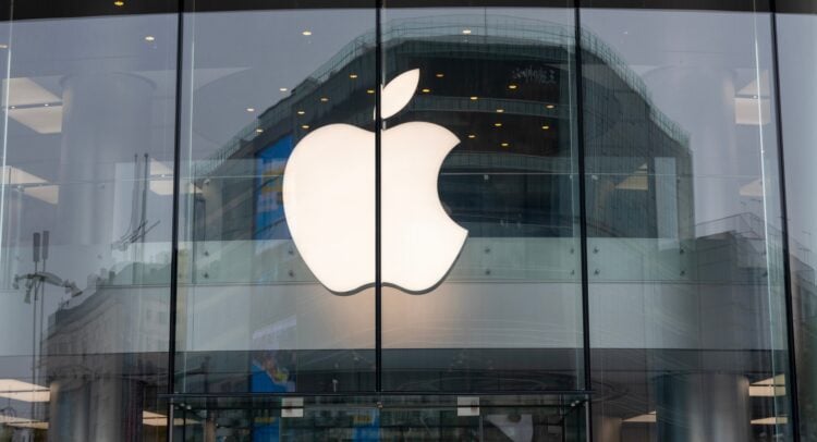 Here’s why top Raymond James analyst is cautious about Apple (AAPL ...