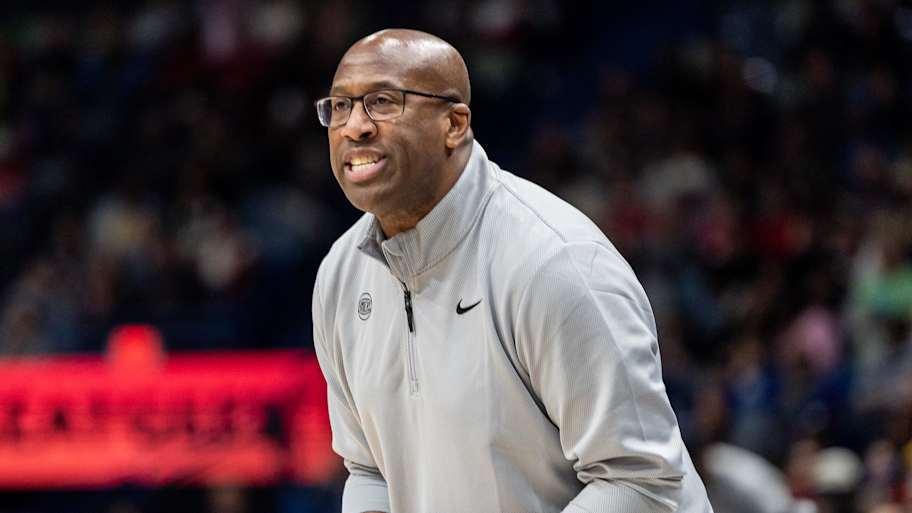 Knicks' Mike Brown sounds off on glaring issue