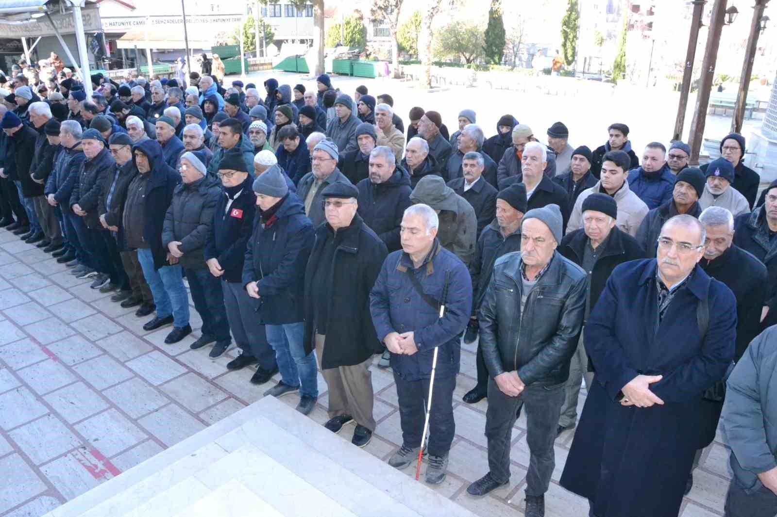 Manisa’da Filistin’de hayatını kaybedenler için gıyabi cenaze namazı ...