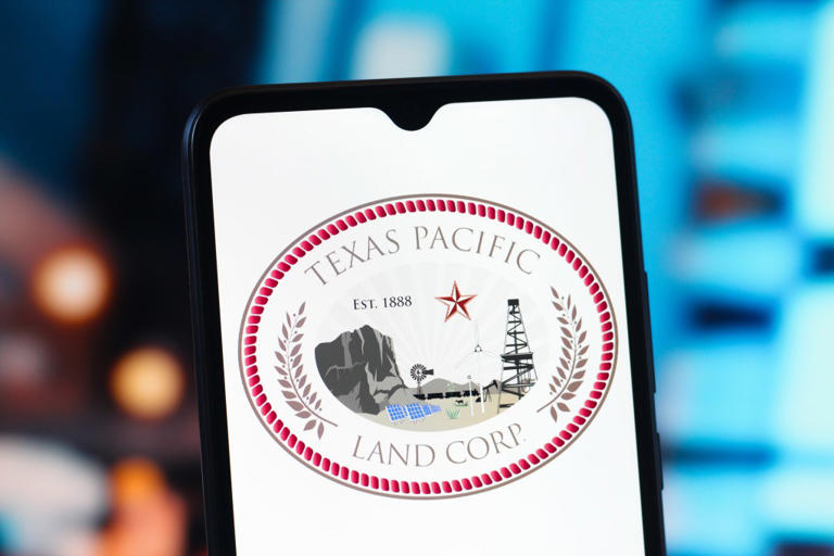 Google ex-CEO Eric Schmidt jumps into the AI data center business with ...