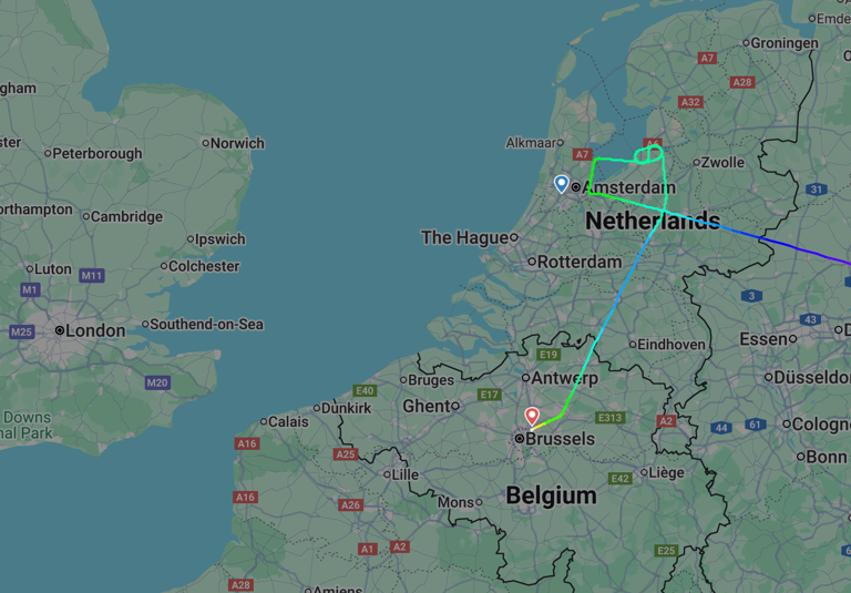 Chaos at Amsterdam airport due to snow and strong winds
