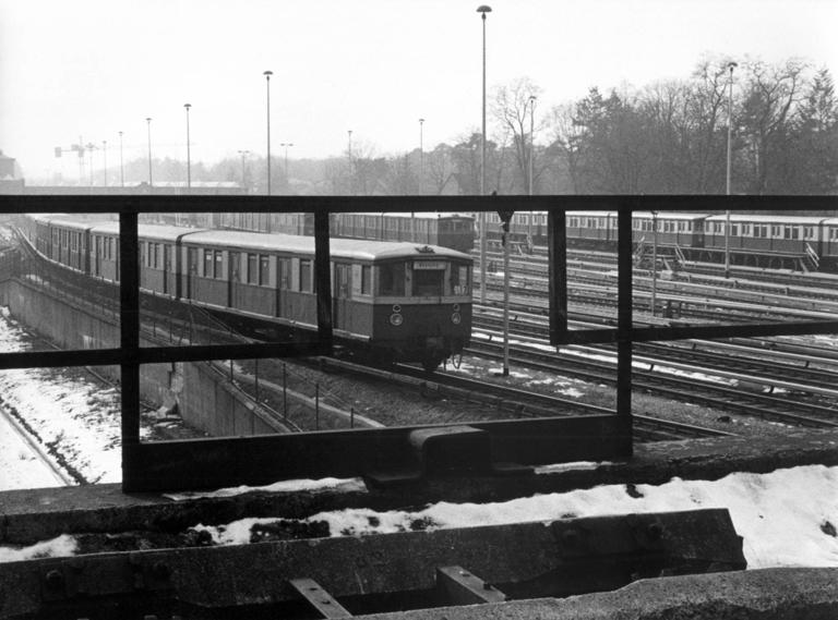 12 melancholische Winter-Fotos aus dem geteilten Berlin