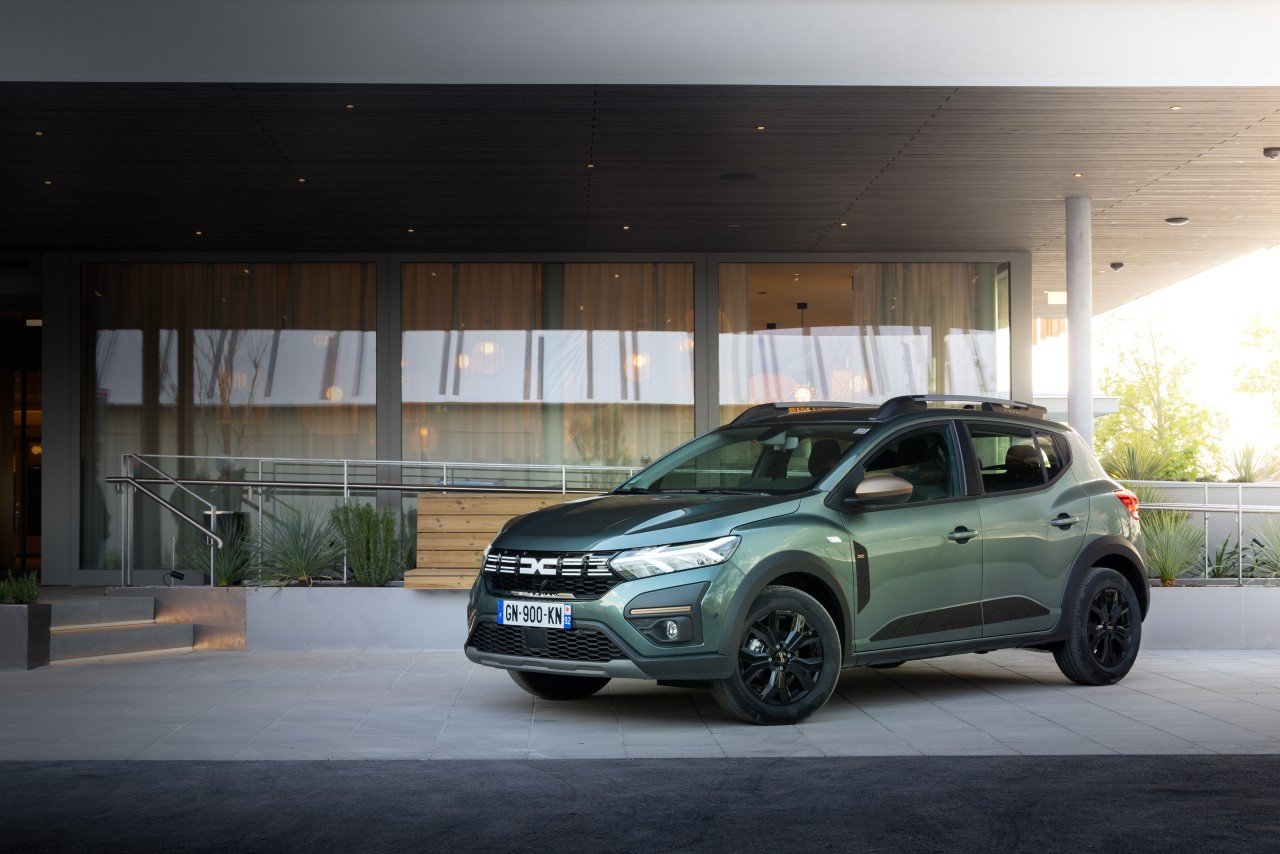 España - diciembre 2025: El Dacia Sandero es imparable y vuelve a ...
