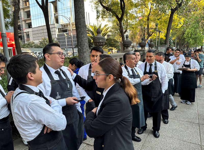 Strong earthquake jolts southern Mexico, disrupts president's press ...