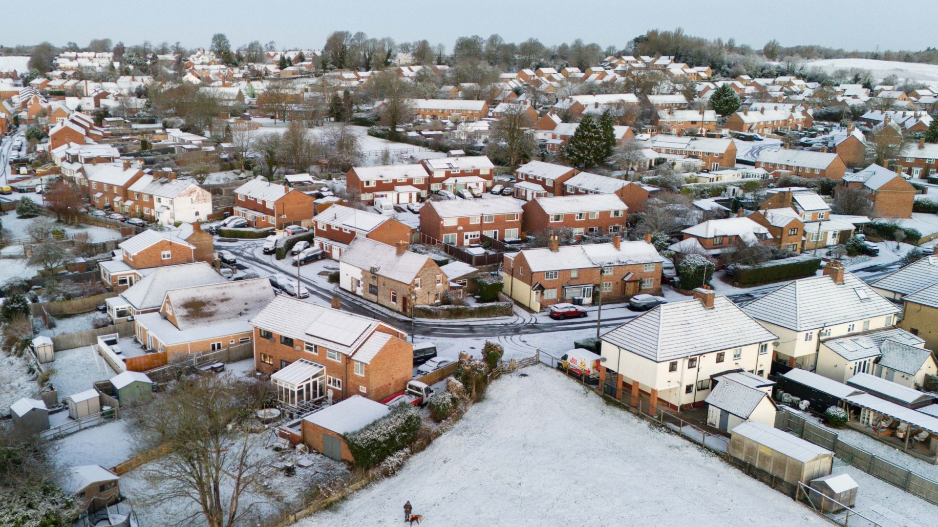 Arctic freeze brings week-long snow warnings to London