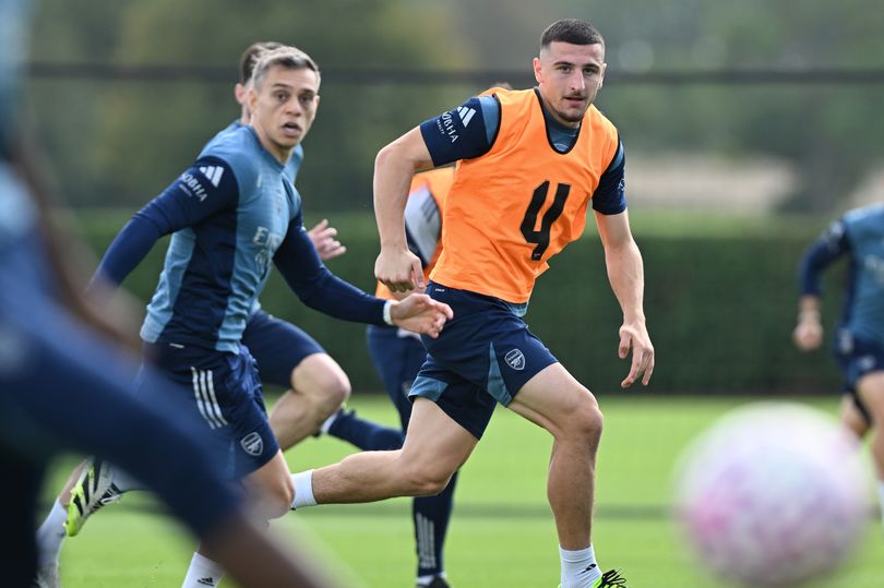 Arsenal hold talks over new defender loan after transfer agreement expires