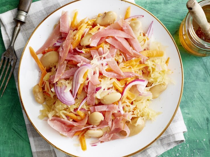 Sauerkraut-Salat mit weißen Bohnen: Wintersalat vom Feinsten