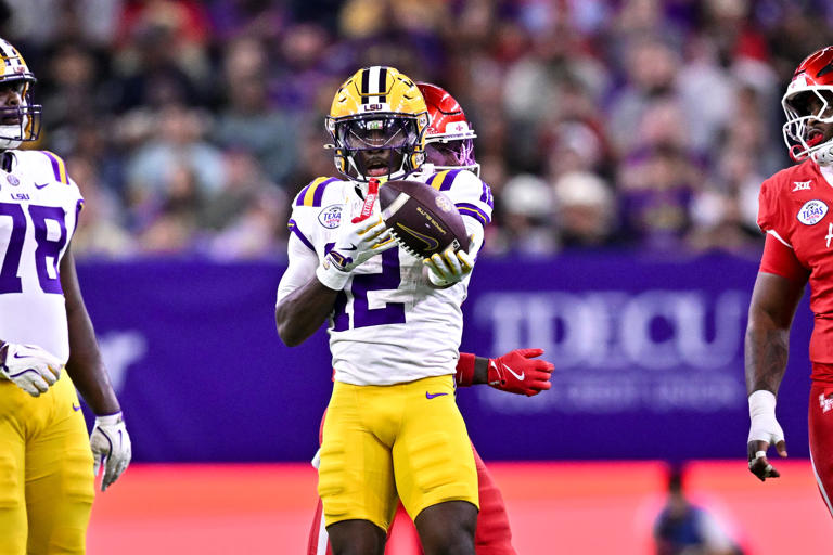 LSU football loses talented wide receiver to transfer portal