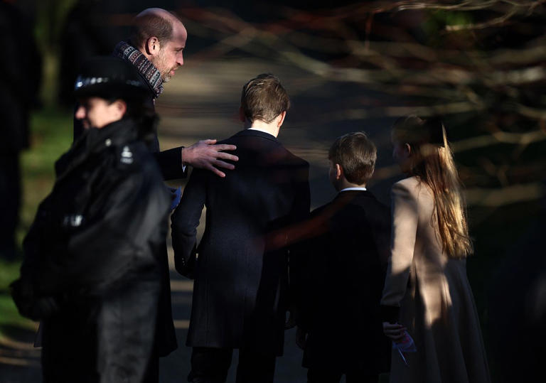 Prince William is a protective dad to Princess Charlotte in a moment ...