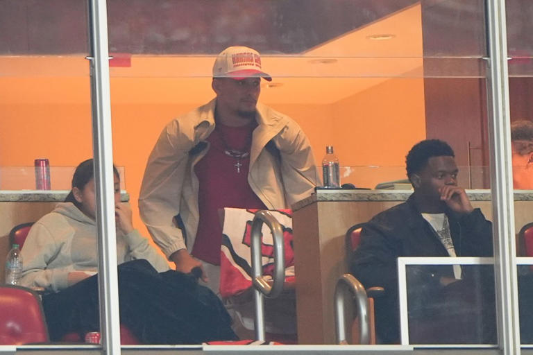 Patrick Mahomes gives behind-the-scenes look at rehab in New Year’s post