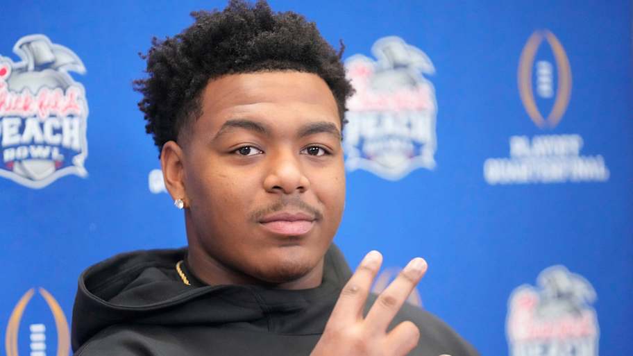 Arizona star star speaks on decision to remain at school