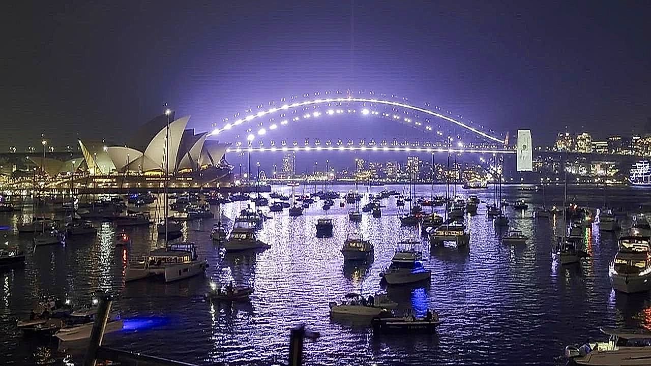 Sydney interrompe as comemorações de Ano Novo para homenagear as ...