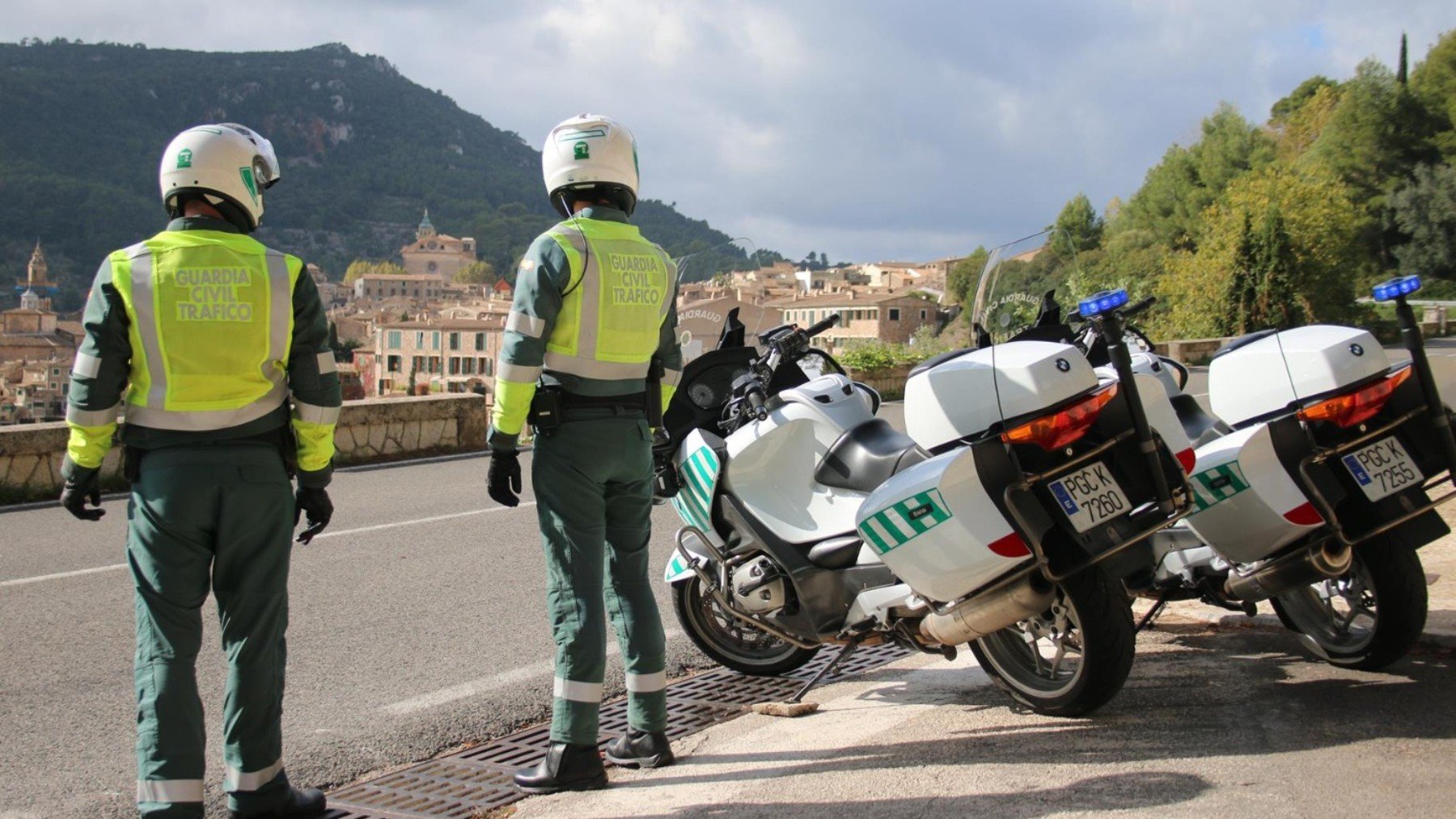 La Guardia Civil intercepta a un conductor con matrículas falsas y sin ...