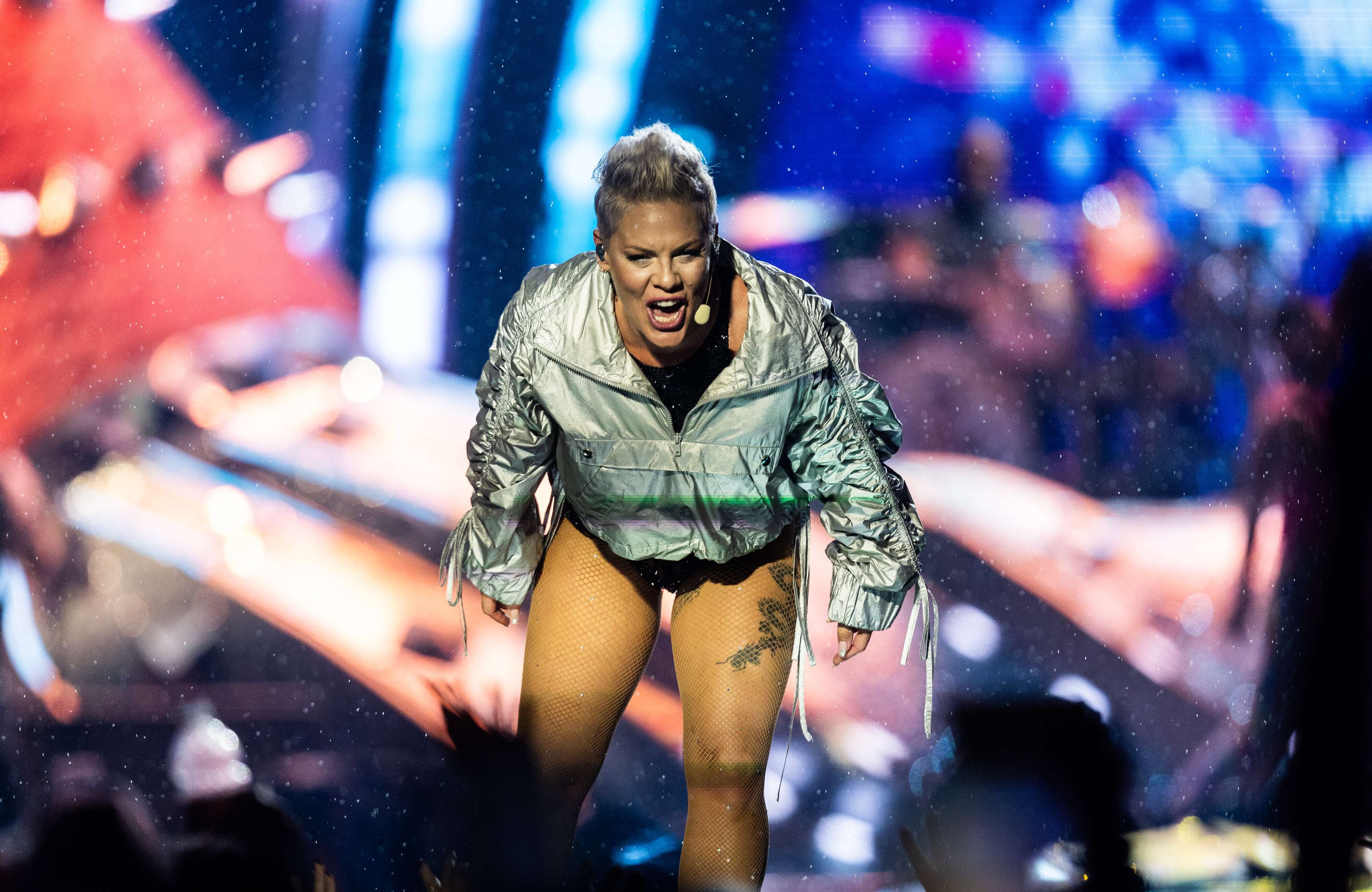 Chart-topping pop star spends New Year’s Eve in hospital: 'Let’s do ...