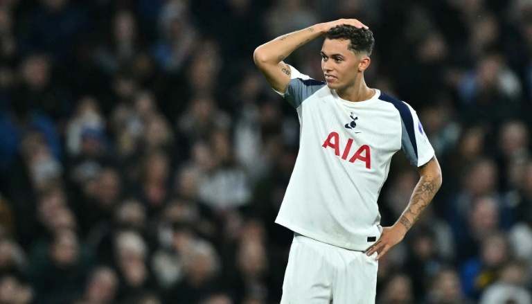 Spurs forward Johnson completes Palace switch