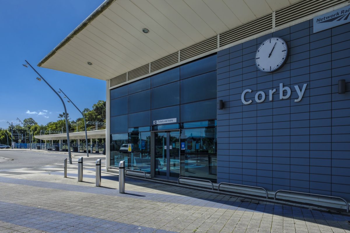 Inside the 'warehouse towns' where thousands are struggling to find jobs