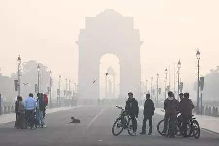 IMD issues 'yellow' alert for dense fog in Delhi on Saturday; air ...