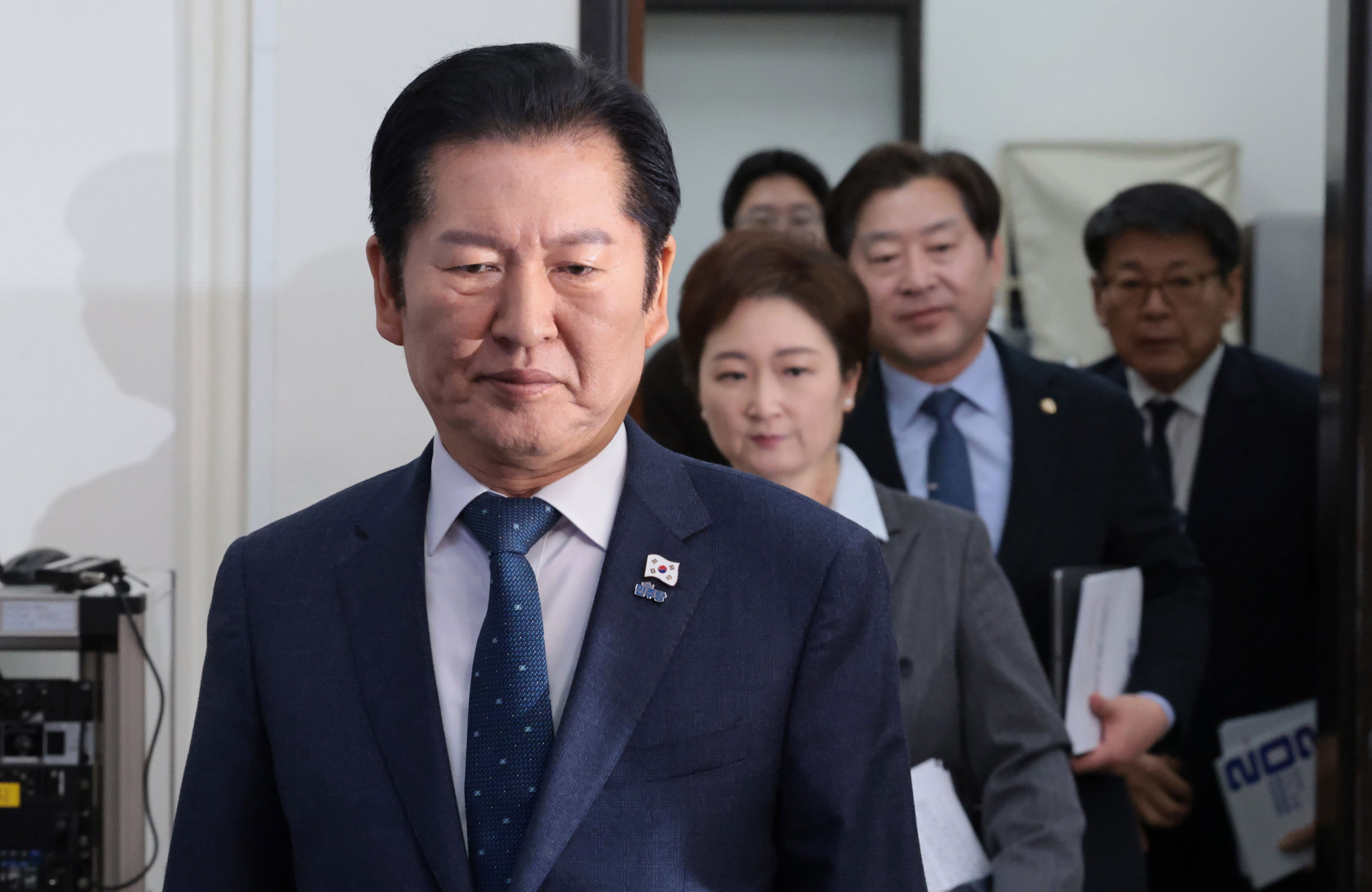 Democratic Party's Kim Byung-kee scrutinized over self-verification in ...