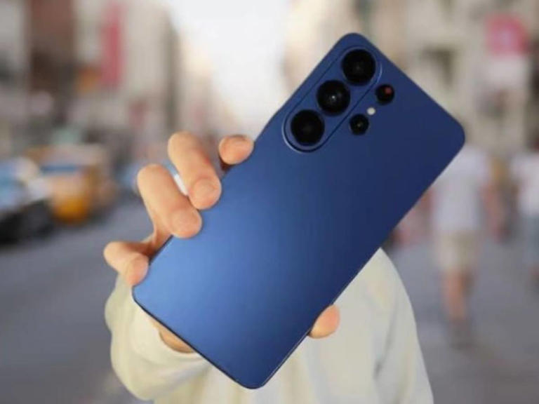 Dall'iPhone pieghevole al "libro" di Motorola: ecco gli smartphone del 2026