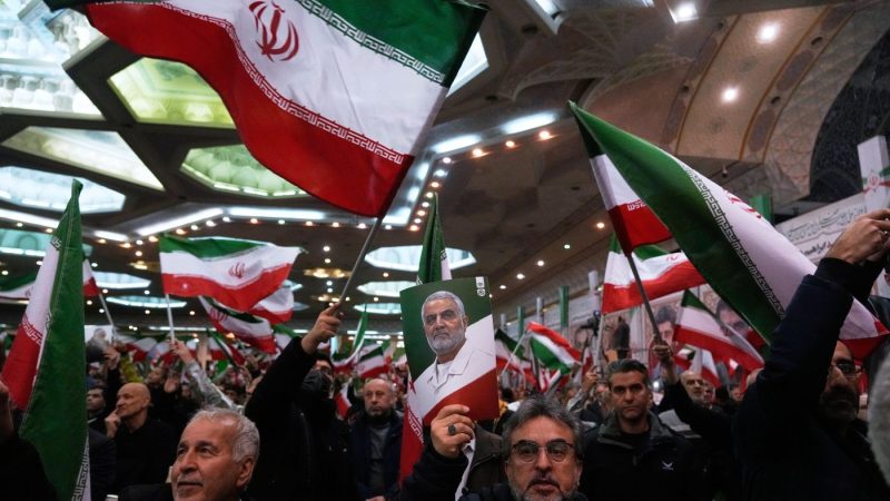 Iran: US troops 'legitimate targets' after Trump threatens to intervene ...