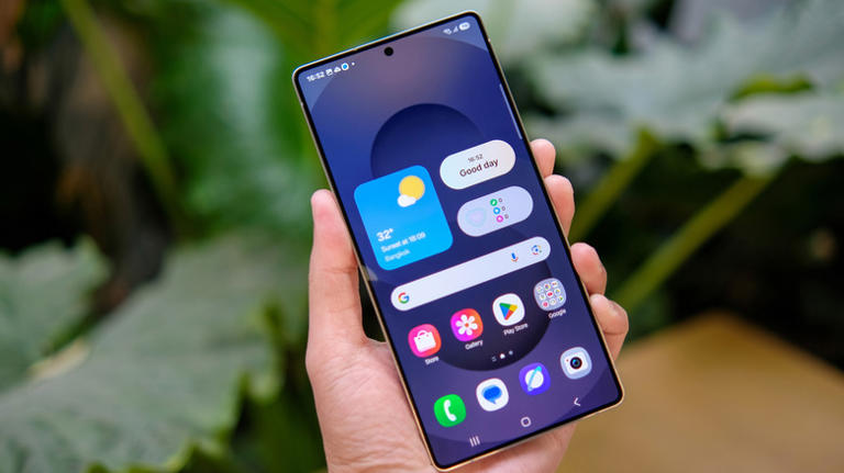 Galaxy S26's new privacy feature leaves the iPhone 17 in the dust