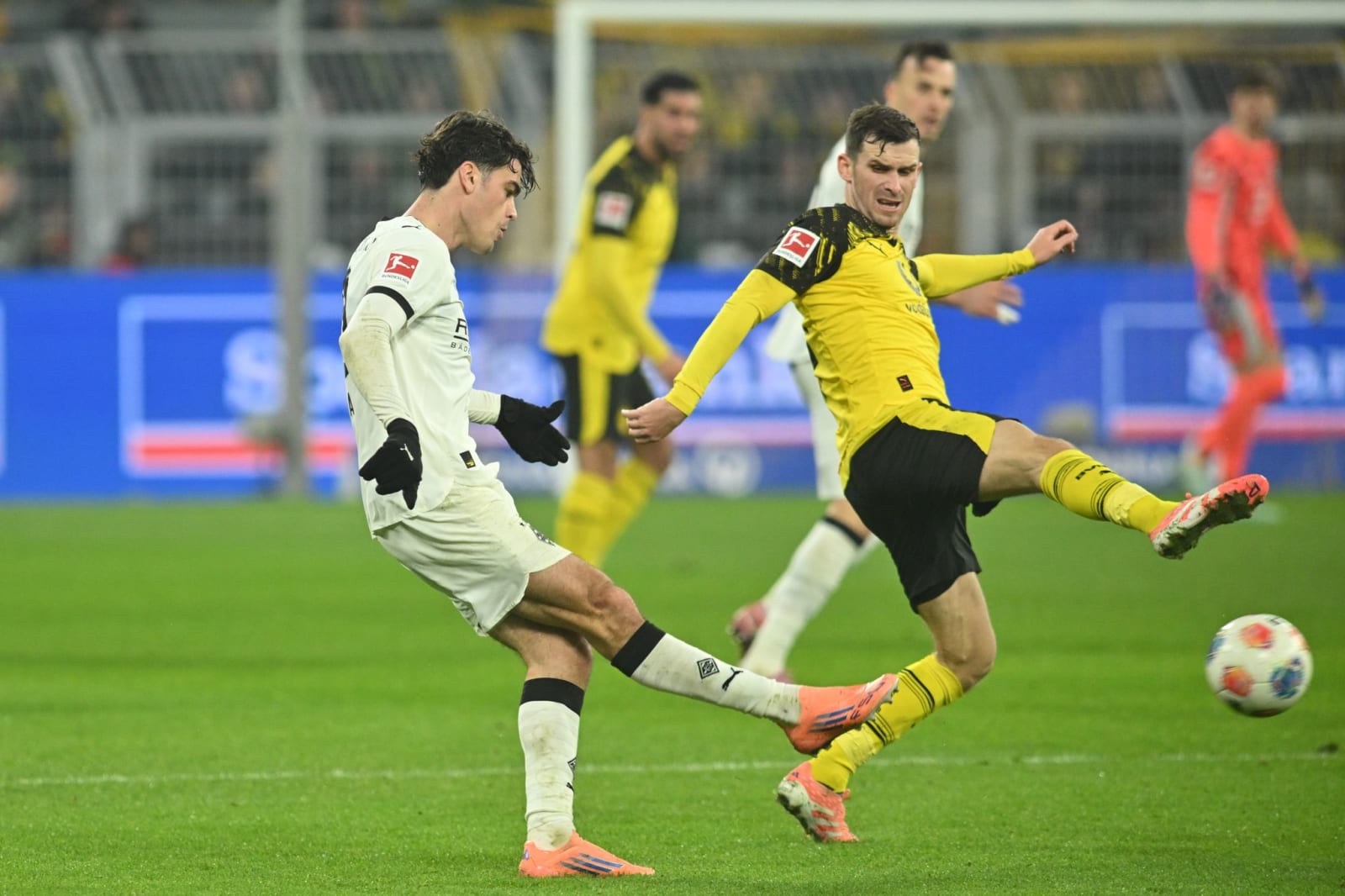 Gross not at Dortmund training camp amid Brighton return rumours