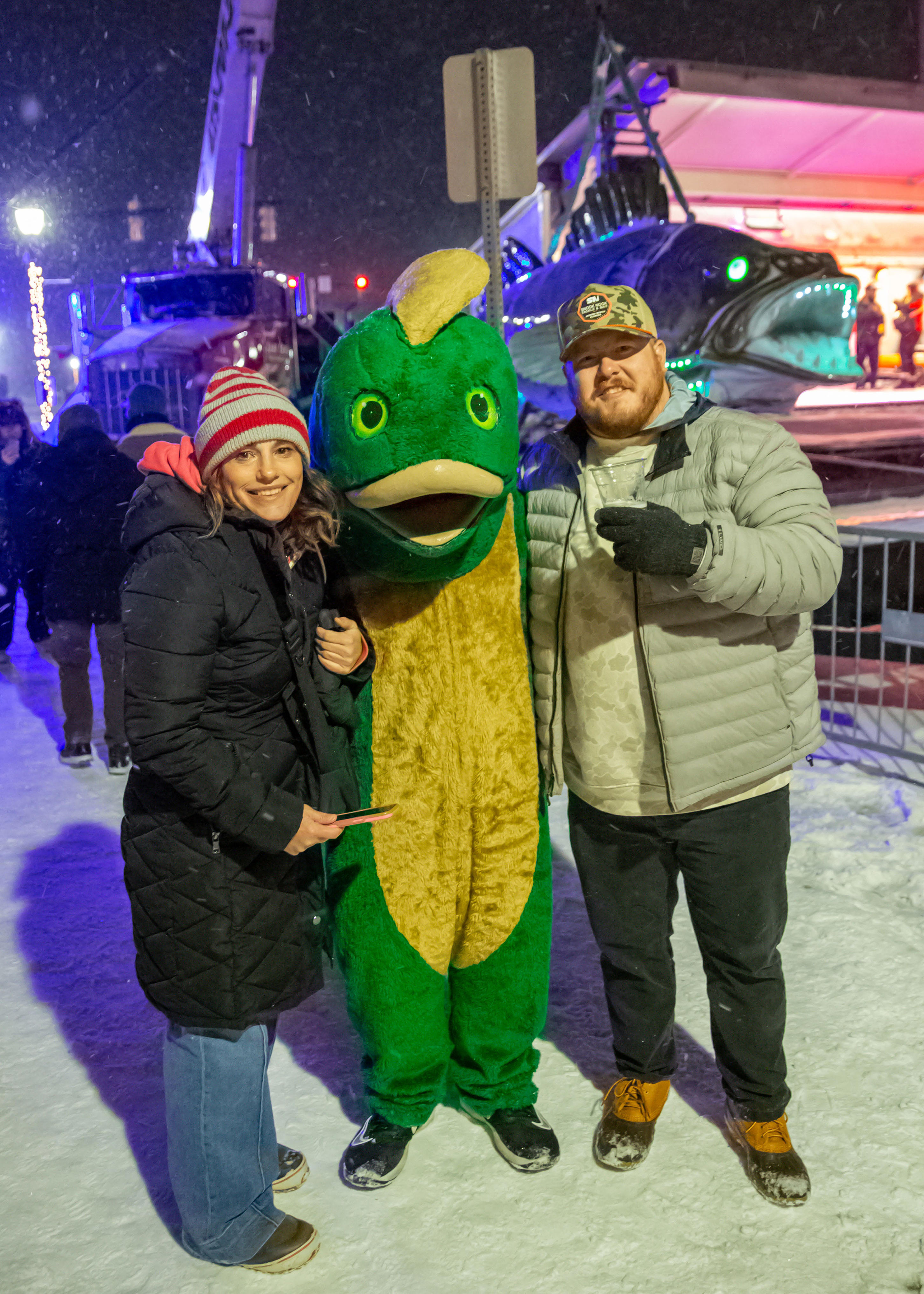 Thousands of partiers watch Wylie Walleye drop for 2026