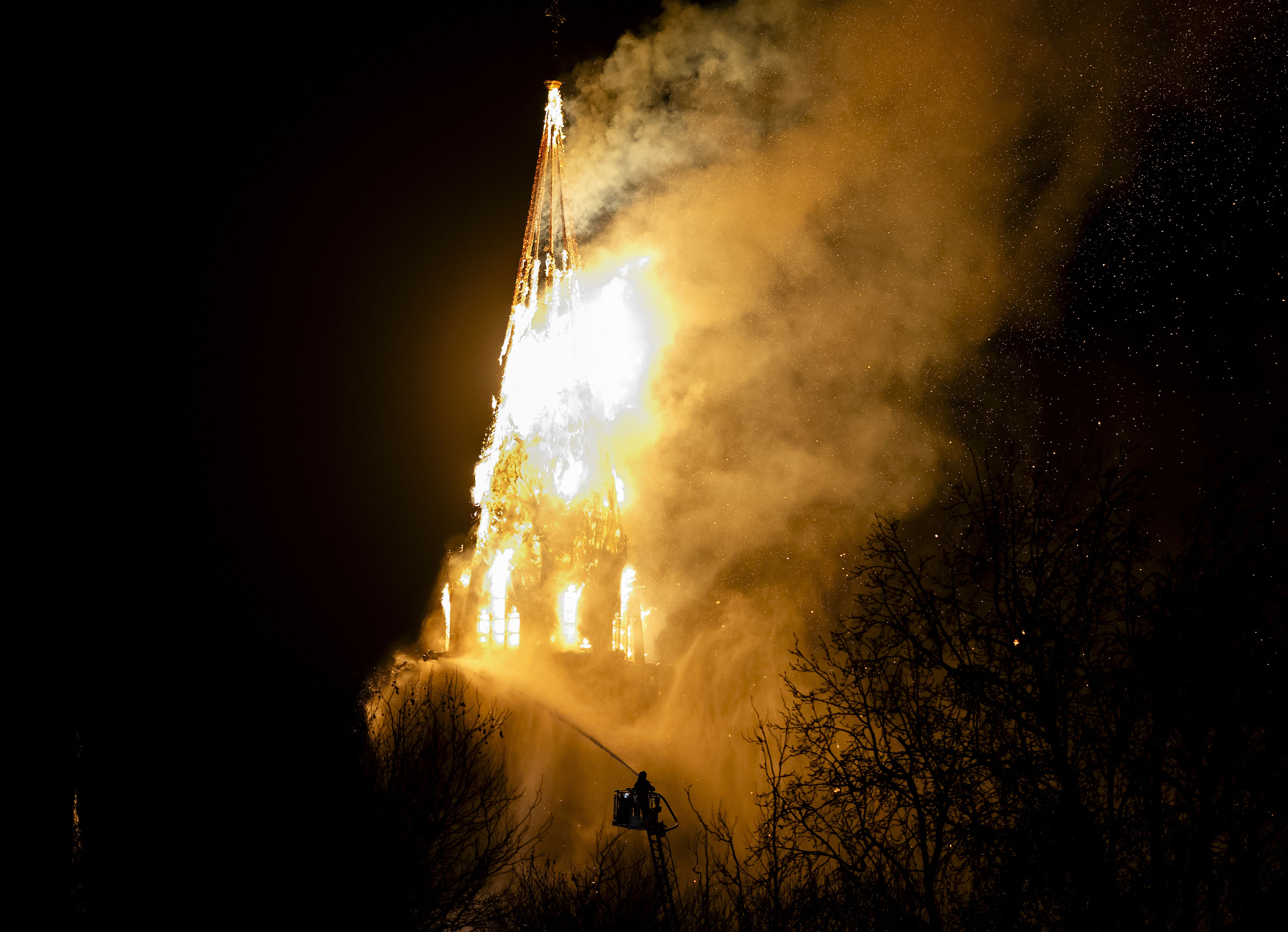 Amsterdam church burned sown during "unprecedented" New Year's violence