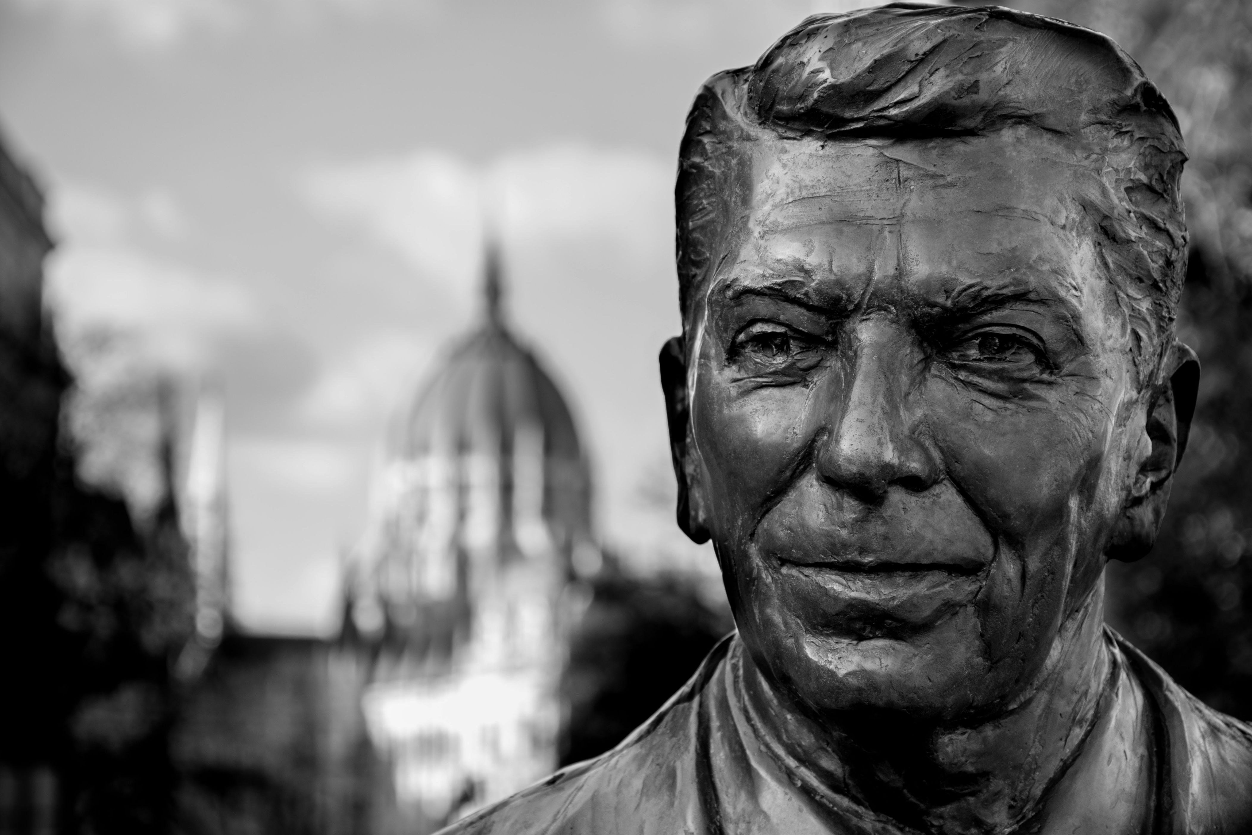 7 statues of US presidents in foreign countries