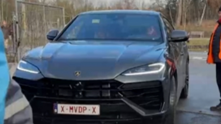 Il arrive… dans un bolide à 300.000 euros : Mathieu van der Poel s’est ...