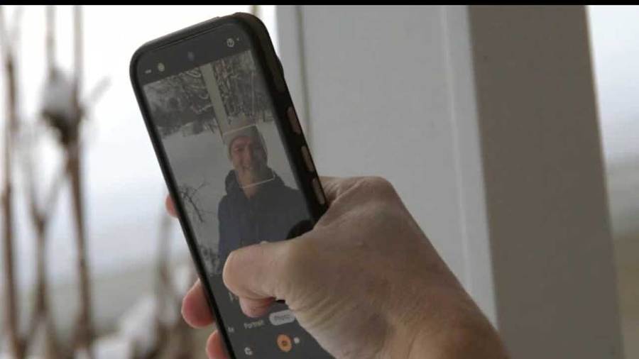 Who do people not like pictures of themselves?