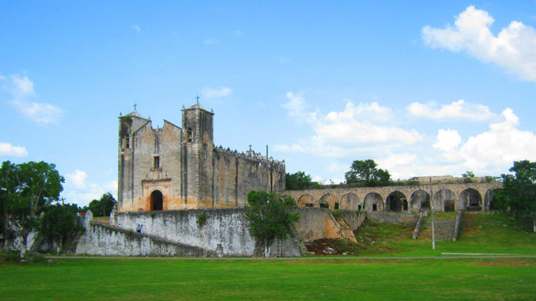 Archaeologists excavated a chultun mass grave in Mexico, but it was DNA ...