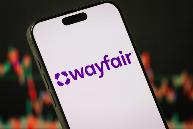 Wayfair has a 'very beautiful' Tommy Hilfiger floral duvet cover set on ...