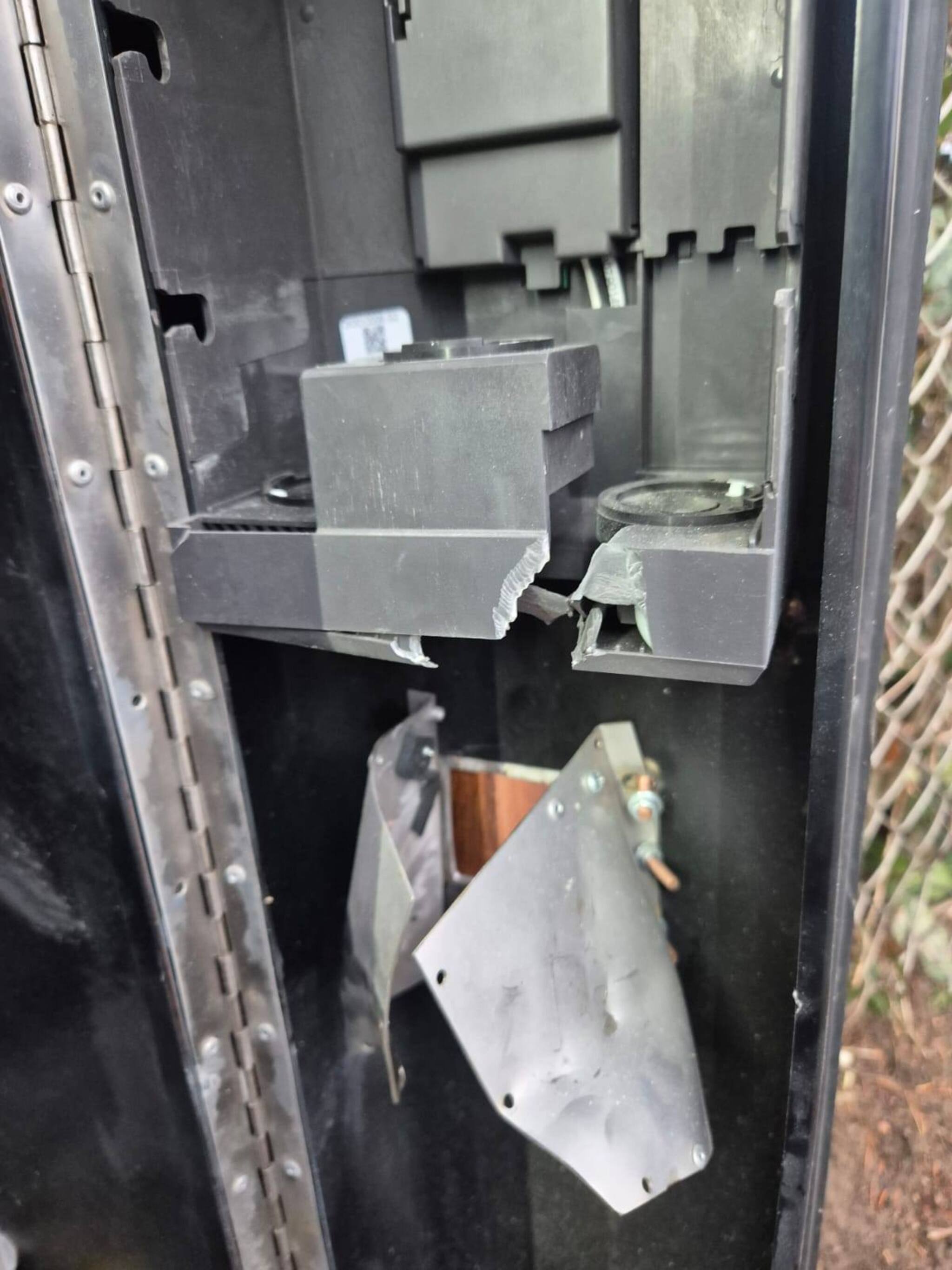 Mehrere tausend Euro Schaden: Eierautomat in Oranienburg gesprengt