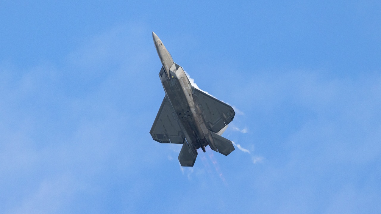 How fighter pilots use “post-stall maneuvering” in air combat