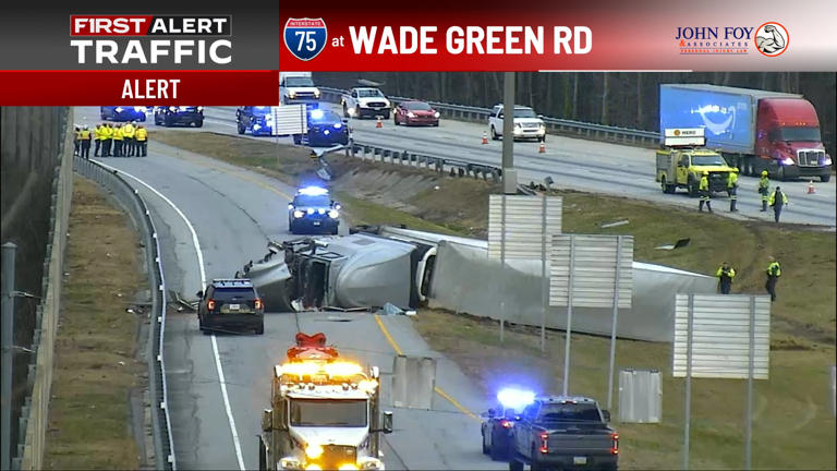 Driver dies after tractor-trailer overturns, blocks I-75 SB exit in ...