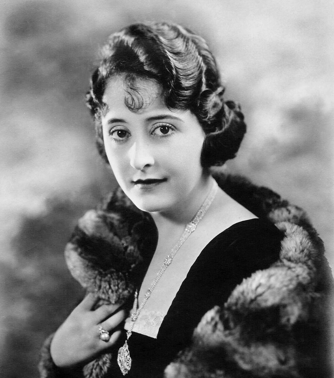 20 famous female silent film stars from the 1910s